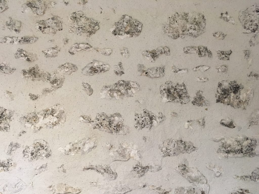 Réalisation d'un enduit de pierres vues - Brie Champagne Construction